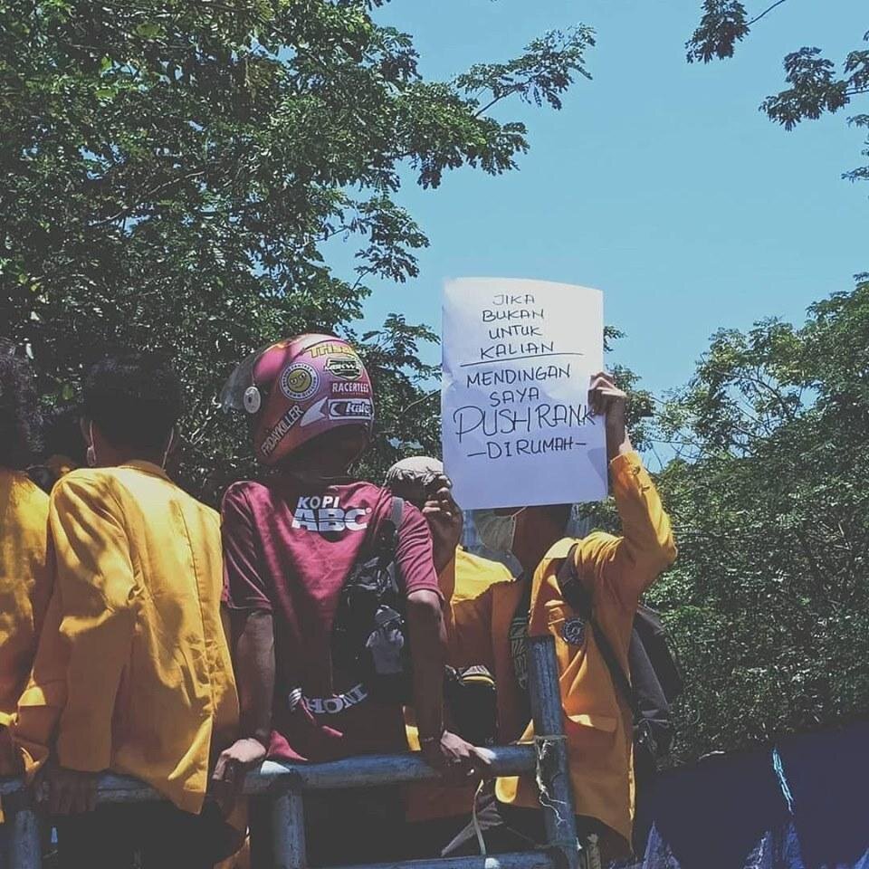 Kreatif dan Kocak, Ketika Mahasiswa Gamer Ikut Demo - IndoGamers